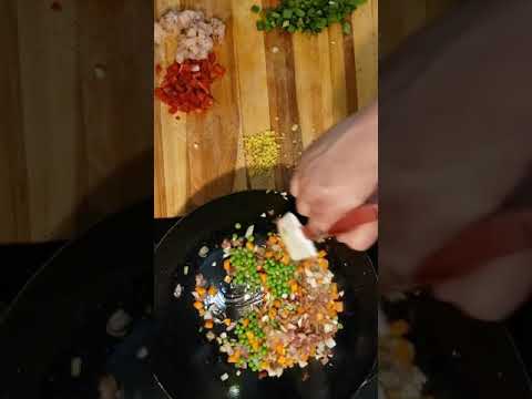 Arroz Chaufa in fast 30 sec video.