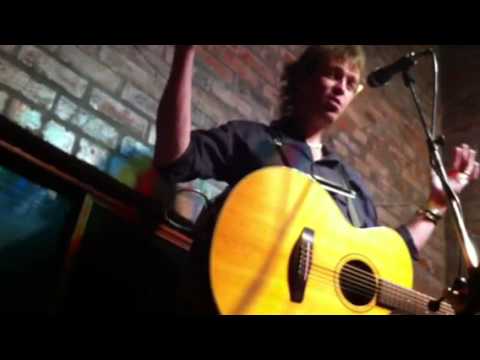 Horisontaal story and song – Valiant Swart | Music Videos