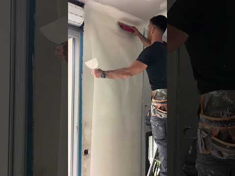 Comment réparer un mur trop abîmé ? Ratissage et utilisation de trame de fibre de verre