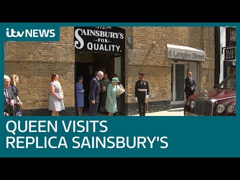 'You can't cheat?' Queen shown self-service till in 1860s style Sainsbury's store | ITV News