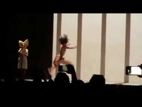 SIA - Elastic Heart feat Maddie Ziegler Live - Nostalgic For The Present Tour heARTofCOOL.com
