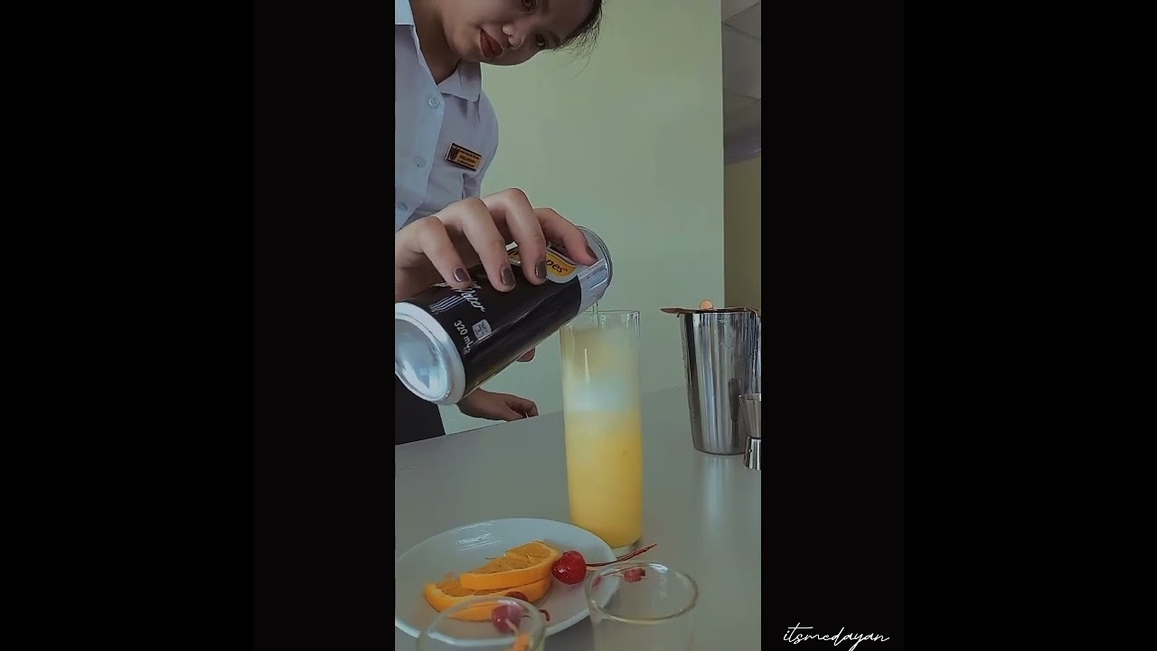 Golden Fizz Cocktail | Bar and Beverage Management