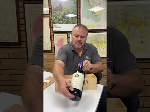 Unboxing Sassicaia 1985 Magnum #magnum #vinodatavola #decanting #wine