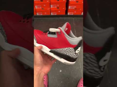 Finding INSANE HEAT at the Nike Outlet! (CHICAGO EXCLUSIVE JORDANS) | Reselling Sneakers