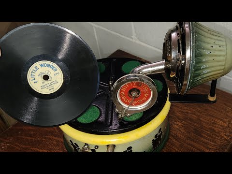 "Mammy's Little Coal Black Rose" ~ Little Wonder Record #470 (1930 Nifty Nirona German Gramophone)