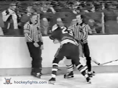 Bob Nystrom vs. Doug Risebrough, December 23, 1977 - New York Islanders ...