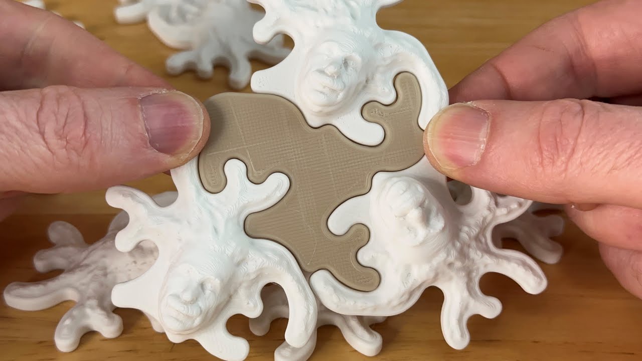 Interlocking Einstein Monotile