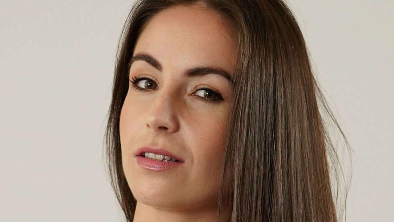 LENNA ROSS | The Czech Star You Should Know — Started in 2014 and Her Popularity Keeps Growing