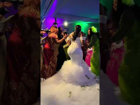 Mother - Daughter Dance 💚 #moments #mom #weddingceremony #reception #dance #clips
