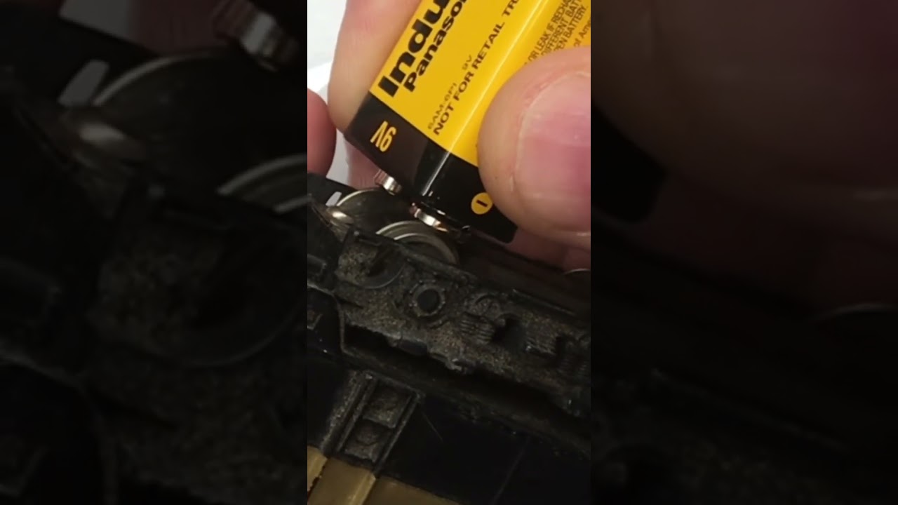 testing toy train engine WITHOUT putting it on the tracks (test ho, o, n)