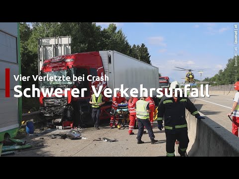 Vier Verletzte: Auto bei schweren Crash auf Westautobahn in Sattledt regelrecht eingequetscht