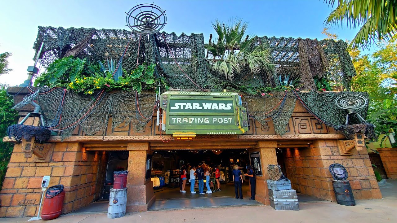 Star Wars Trading Post Downtown Disneyland Merchandise and Toy Tour! August 20th 2021