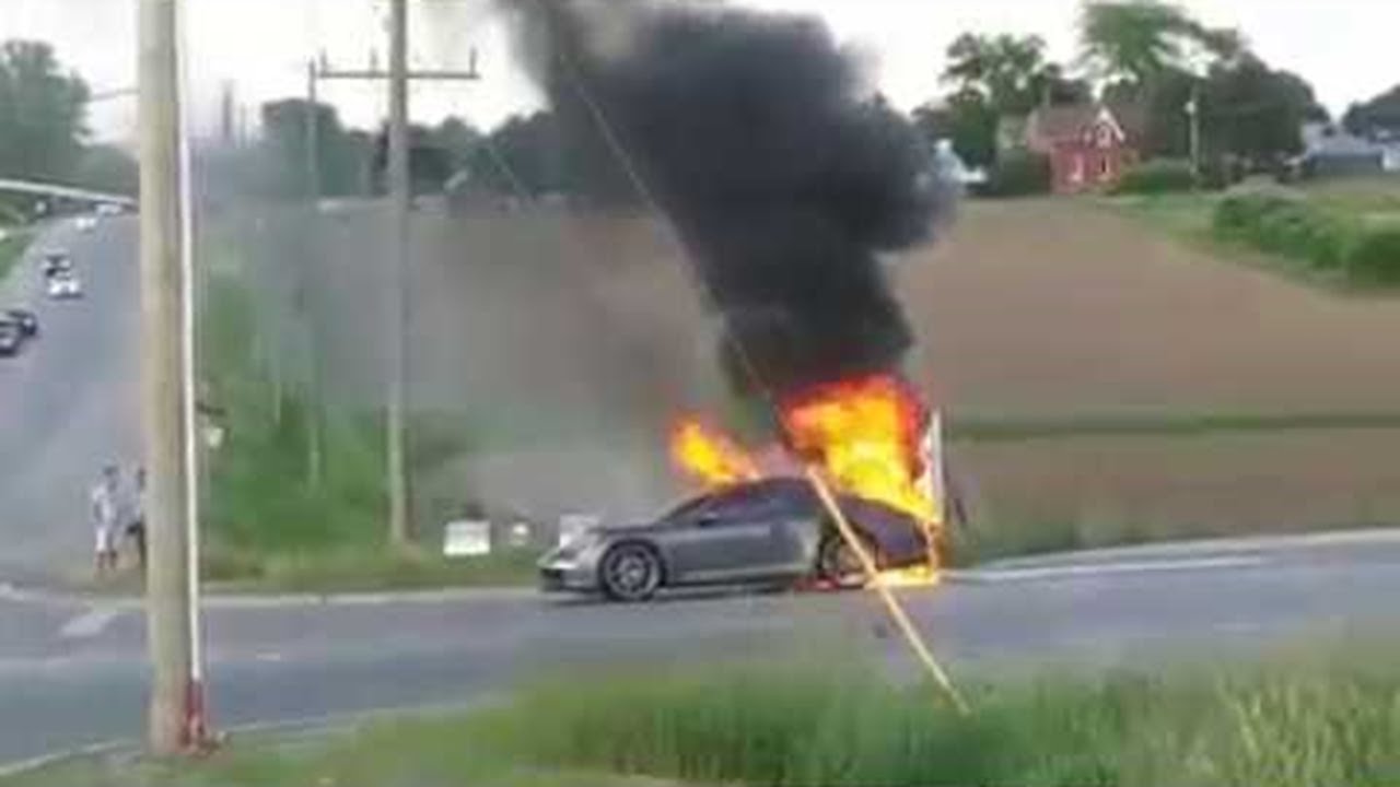 Porsche 911 Burns Down in Canada, Firefighters Seem to Take It Easy ...