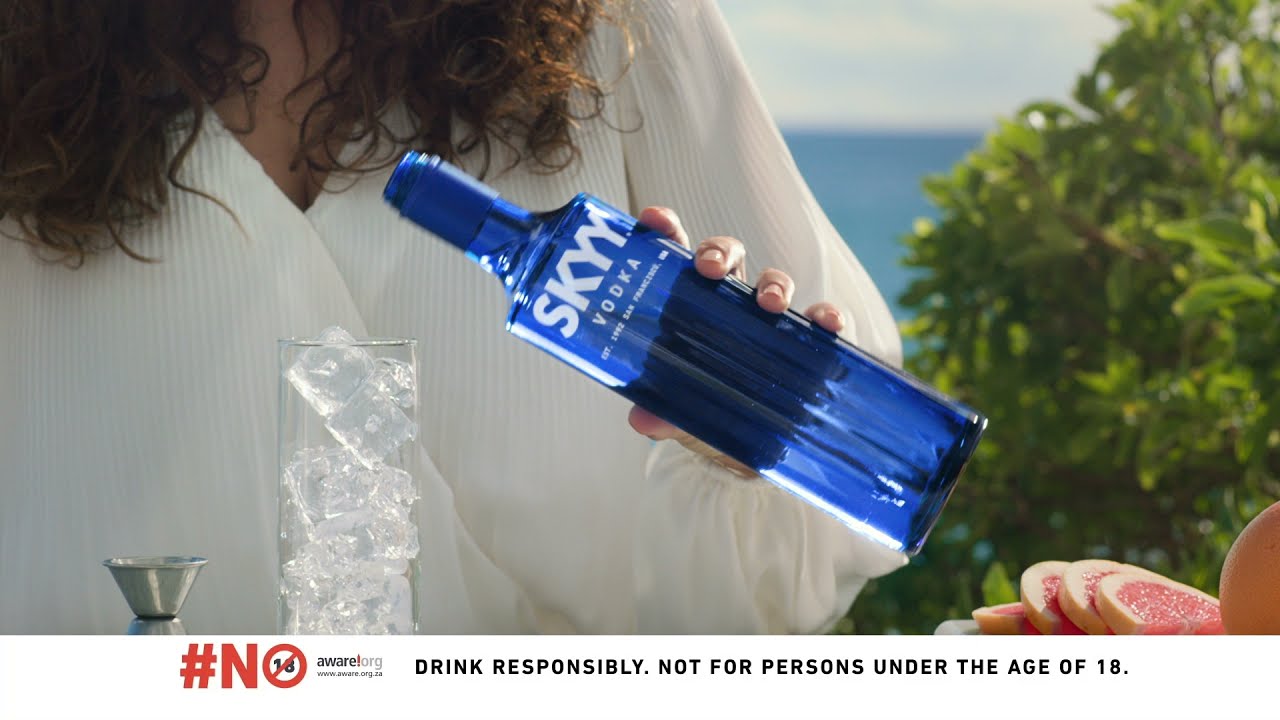 SKYY Vodka - Pour