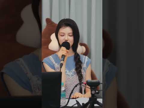 Danielle singing Hype Boy live