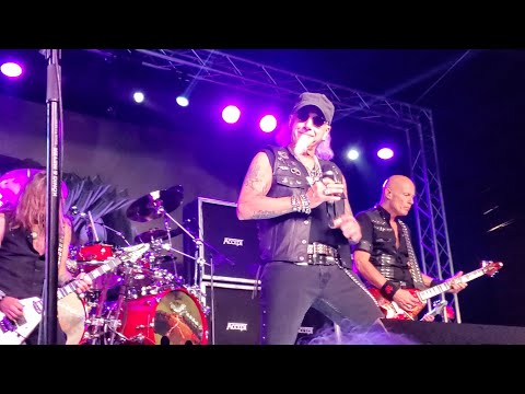 Watch: Accept Perform With Two Singers at New York Show | Ultimate Guitar