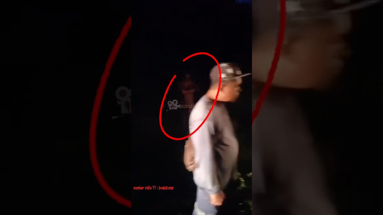 WORKING OVERTIME ON ROAD REPAIRS, ACCIDENTALLY RECORDED A RED POCONG😱#trending #shorts #horror #c...