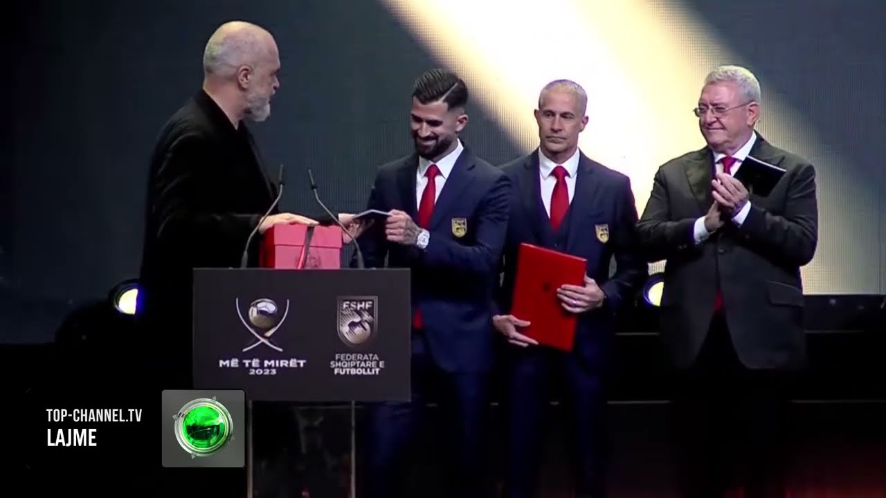 Top Channel/ Sylvinho merr kombësinë shqiptare, Presidenti i dorëzon ... Top Channel/ Sylvinho merr kombësinë shqiptare, Presidenti i dorëzon ...