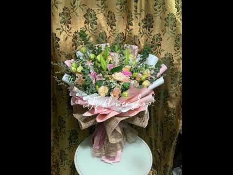 Unwrapped heartwarming moments with this beautiful flower arrangement to the people you love! π·π·πΉπΉ