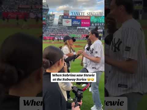 Sabrina Ionescu crashes the Subway Series party ⚾