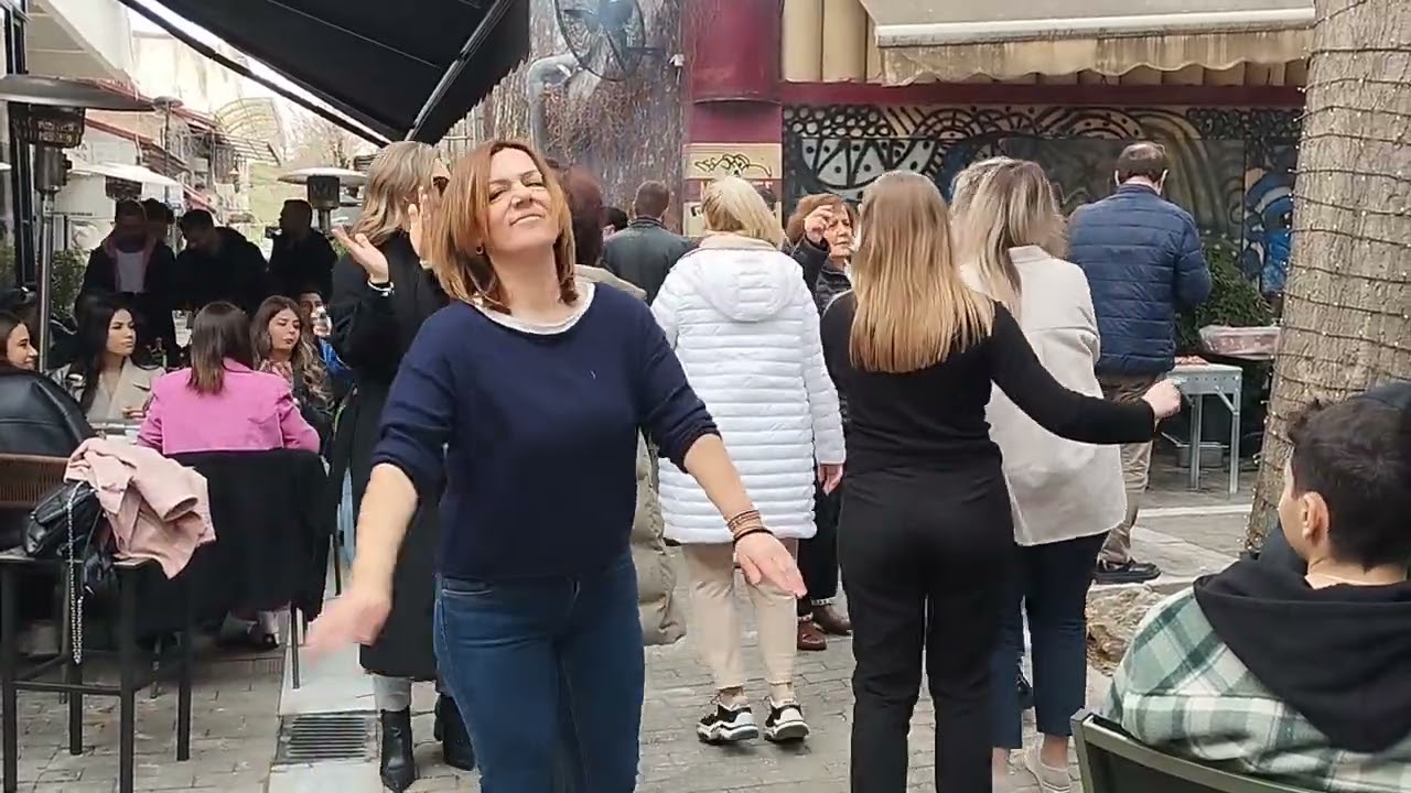 Τα χάλκινα δίνουν τον παλμό στο γλέντι των Λαρισαίων στο κέντρο της ...