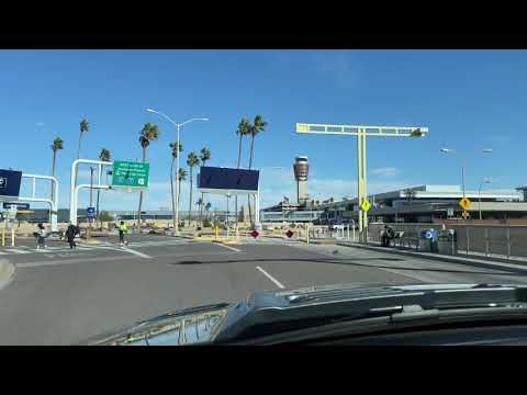 Driving into Sky Harbor Terminal 3