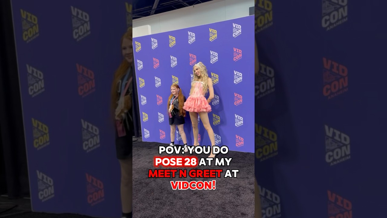 Doing “POSE 28” at VIDCON W/ ALL OF MY SUPPORTERS!!🩷 I ADORE & LOVE ALL OF YOU! 😘