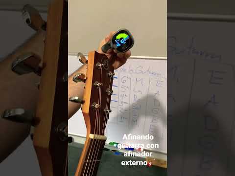 Afinando Guitarra con afinador externo 🎸 Síguenos para mas videos #Guitar