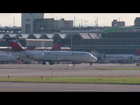 Delta Gives Big Bonuses To Employees