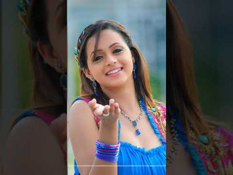 Telugu Malayalam actress Bhavana Hot navel show pics unseen