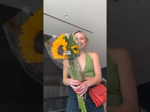 Taylor Gets Flowers For David Dobrik🌻