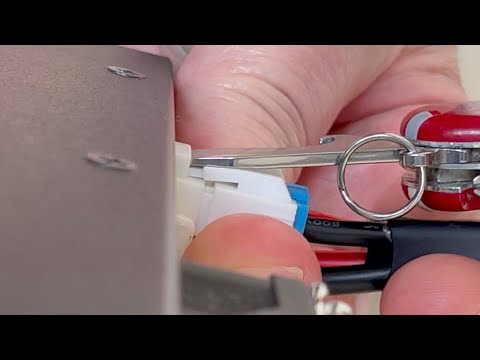 Ham Radio 4-Pin Power Plug Frustration-Free Removal Techniques