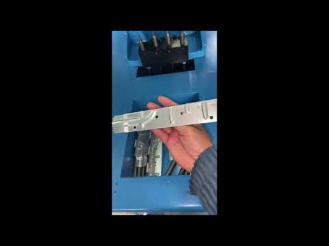 N4V1 Manual hinge riveting station - pallet collar machine