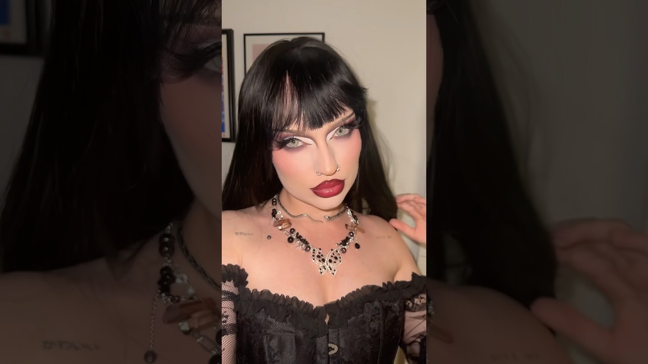 Let‘s try romantic goth makeup 🥀