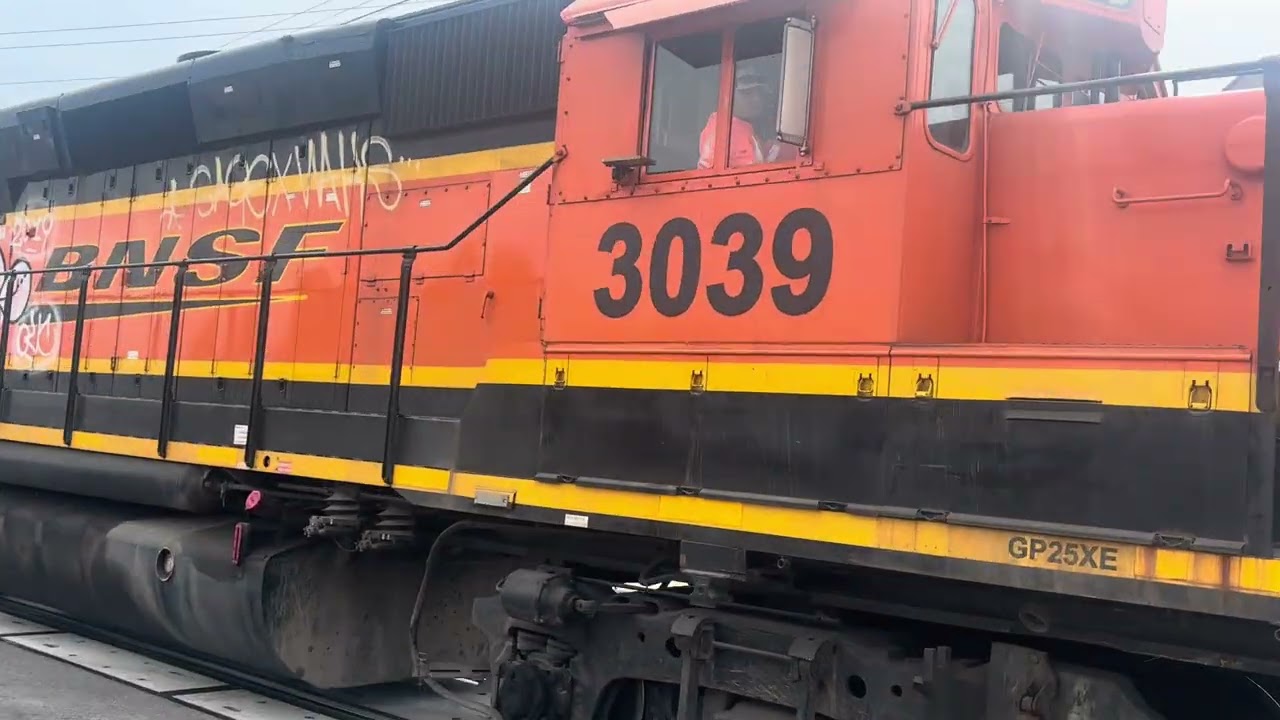 BNSF 3039 leads the 748 Job to the Alcoa Yard and El Segundo Yard after passing Sepulveda Blvd 