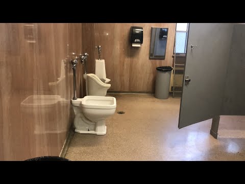 [1050] 1940 College laboratory building men's rooms