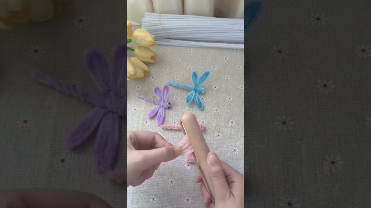 DIY Twist Stick Dragonfly. Pipe Cleaner Dragonfly. Credit to: A Diy A Day
