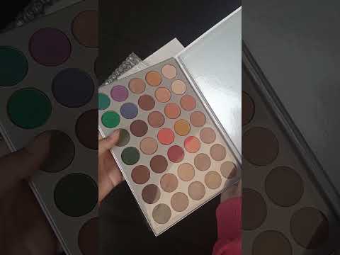 Eyeshadow palette ❣️ #youtube #shorts #mahnoorsaeed