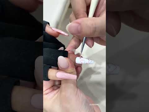 DIY Manicure Kit with Fake Nails for At-Home Favorites #fok #flyp #manicure #DIY