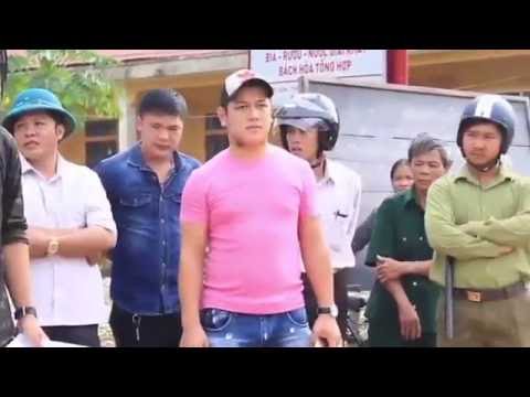MC PHAN ANH THĂP ÁNH SÁNG NƠI VÙNG LŨ.
