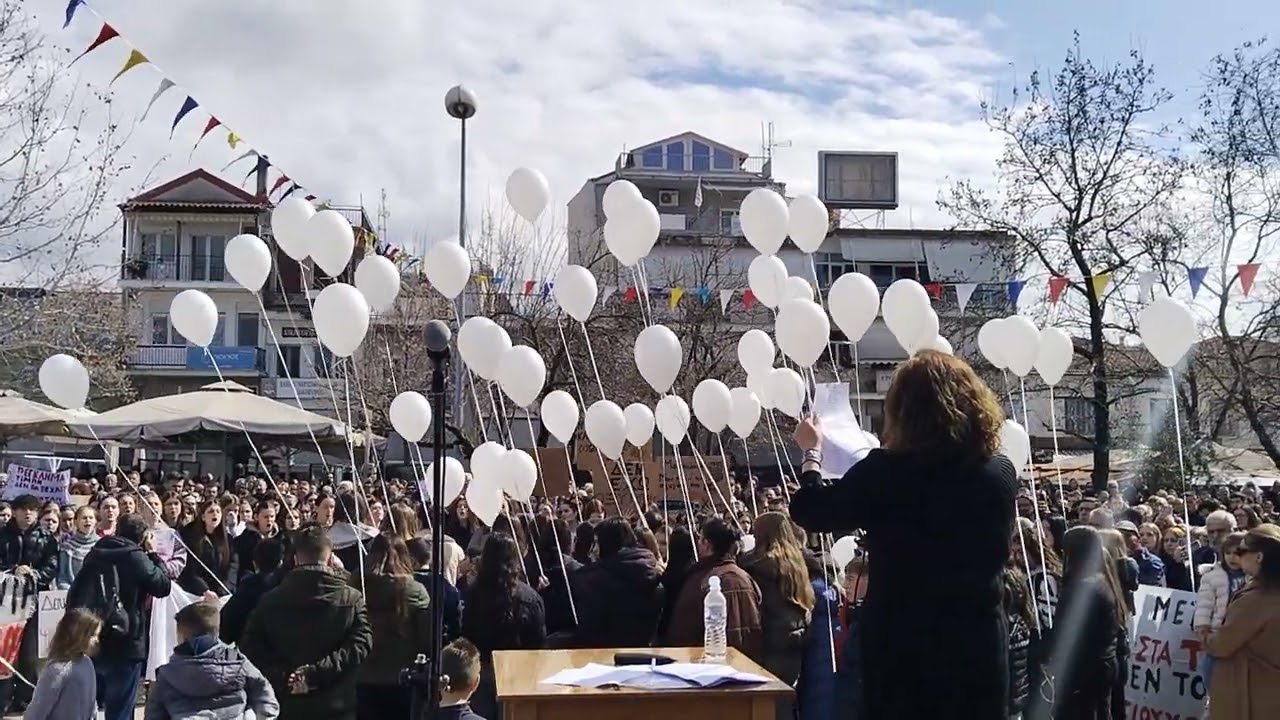Δείτε φωτογραφίες και βίντεο από τη μεγαλειώδη συγκέντρωση και πορεία ...