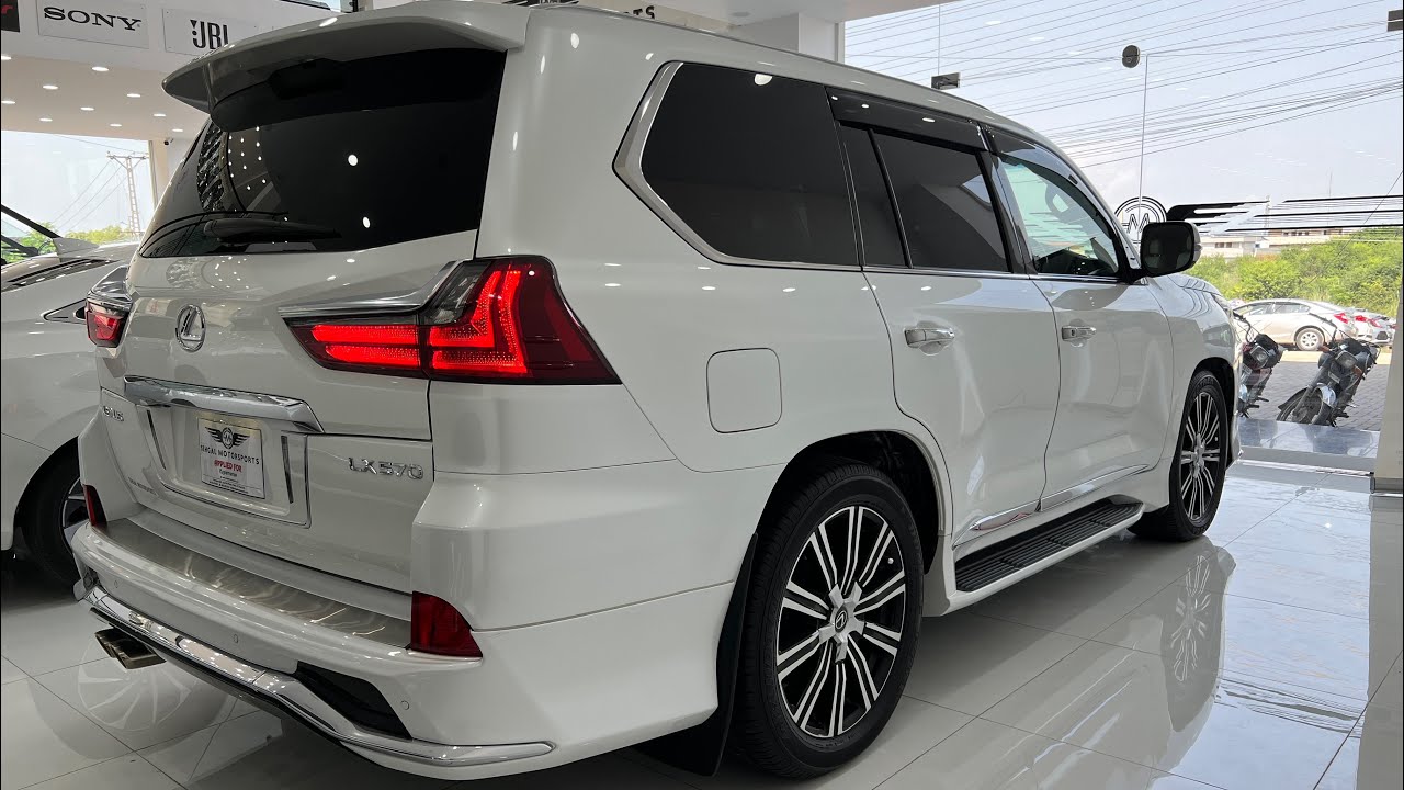 Lexus LX570 2017 (4K Review) - Interior and Exterior Details