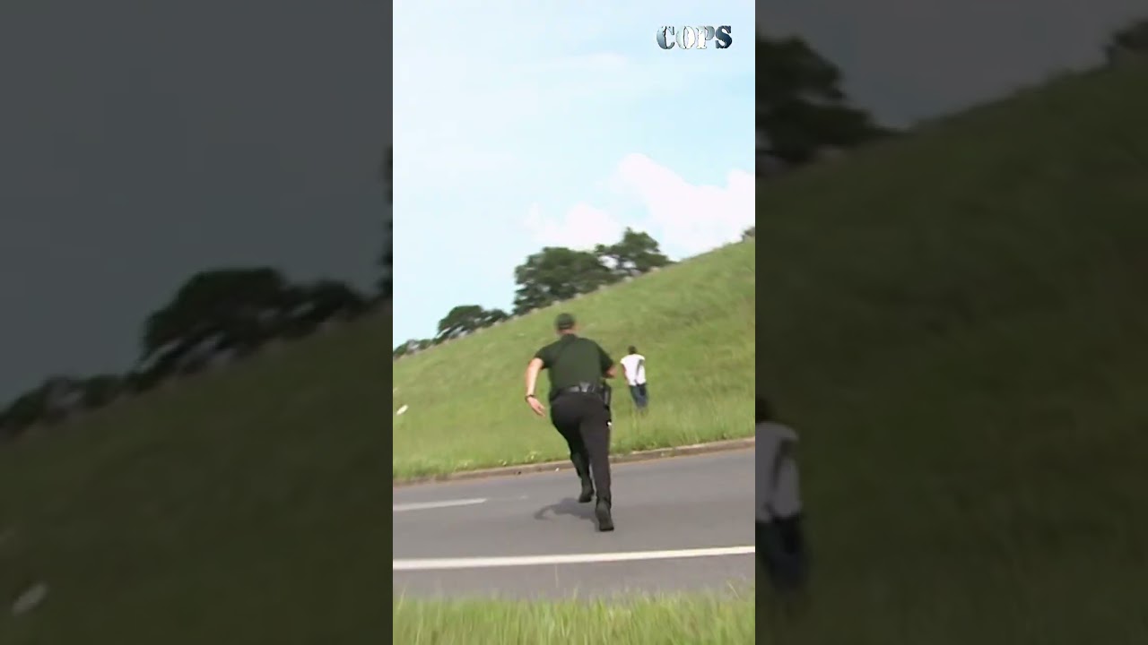 Handcuffed suspect attempts to escape arrest! #copstv #shorts #viral #shorts