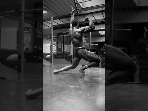 Oumar Sylla posing fits in every music #gym #posing #workoutmotivation #fitness #shorts