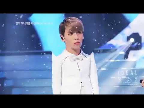 Jonghyun Funny Expression When Camera Is not Shooting Him