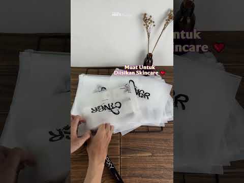 Plastik Mika Zipper sangat cocok untuk diisikan Skincare atau Pakaian 🤗