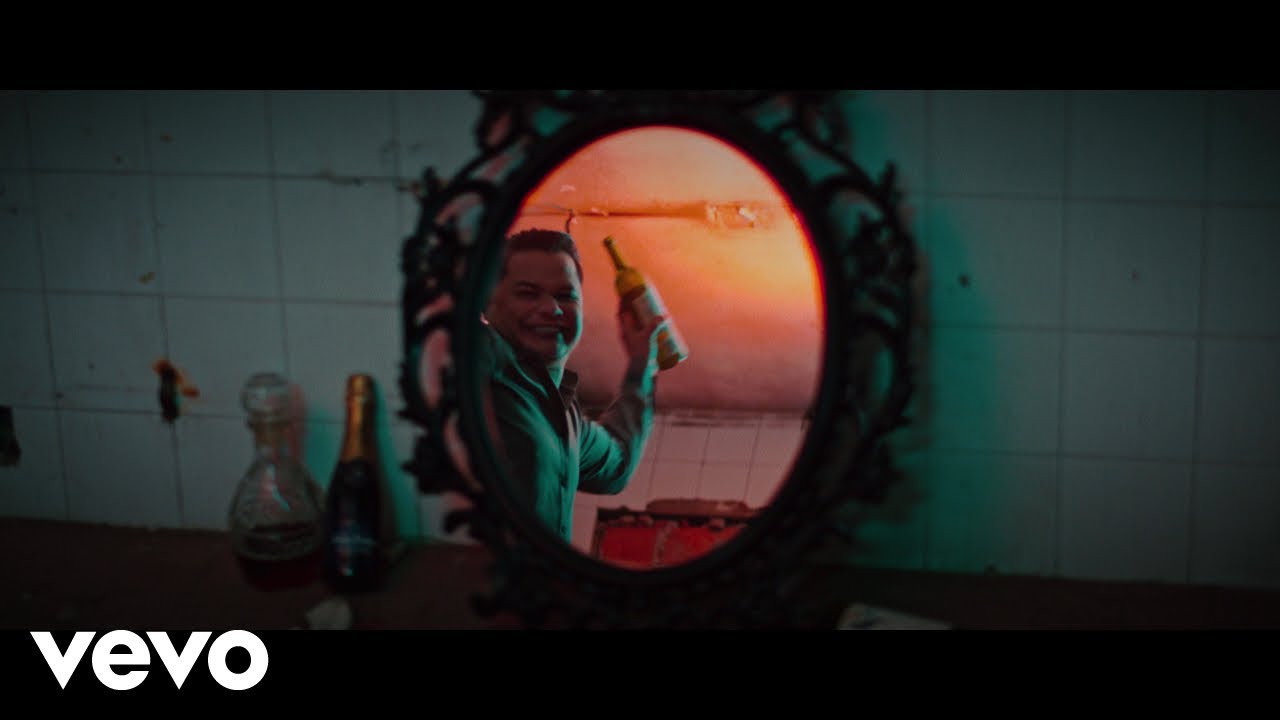 Lyrics & Translations of Una Peda Menos by Banda Los Recoditos | Popnable