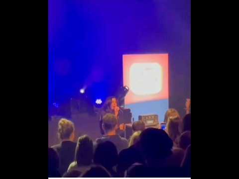 Jen en concert pour m radio hier à Lyon
