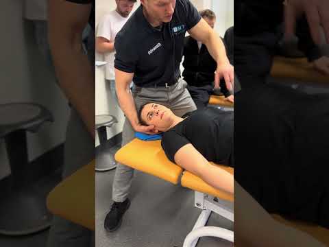 Osteopathic manipulation for neck pain #neckcracking #chiropractic #osteopathy