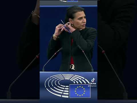 Swedish MEP cuts her hair during EU parliament speech in solidarity with Iranian women